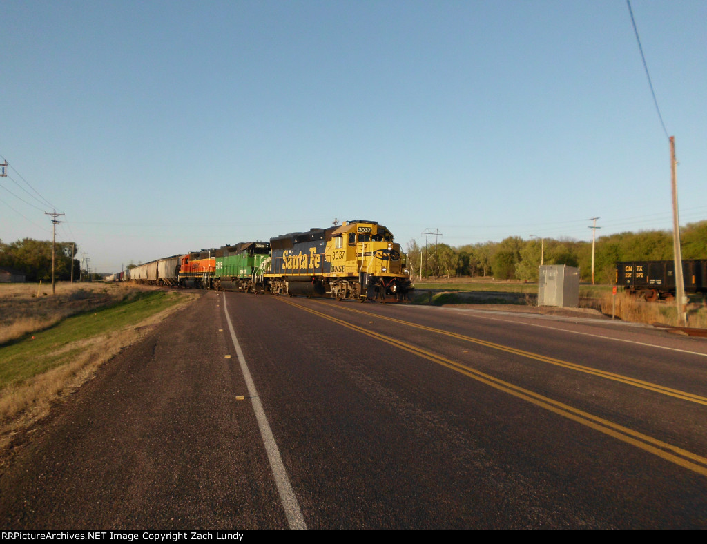 BNSF 3037, 2368, 3008